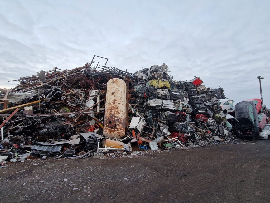 Stoholm skrot & autoophug – Vi opkøber jern, metaller og skrotbiler. Vi ...
